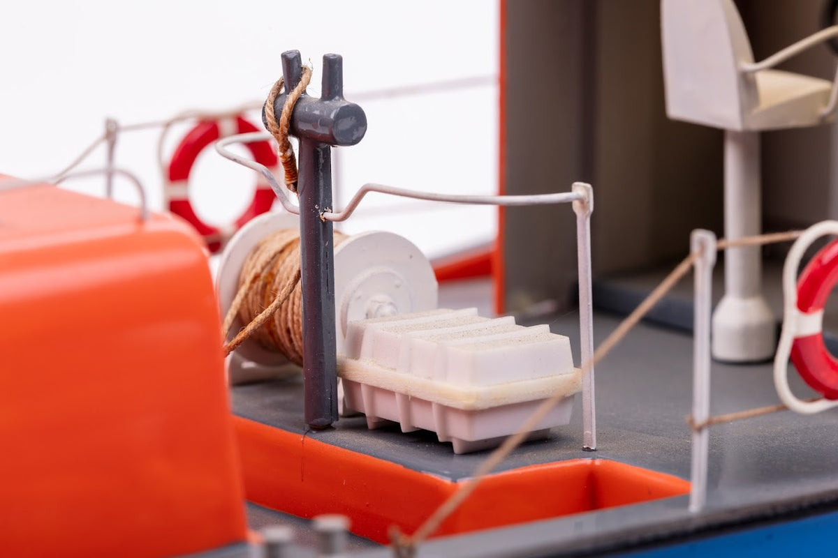 1/40 Royal Navy Lifeboat | Hobby Sense